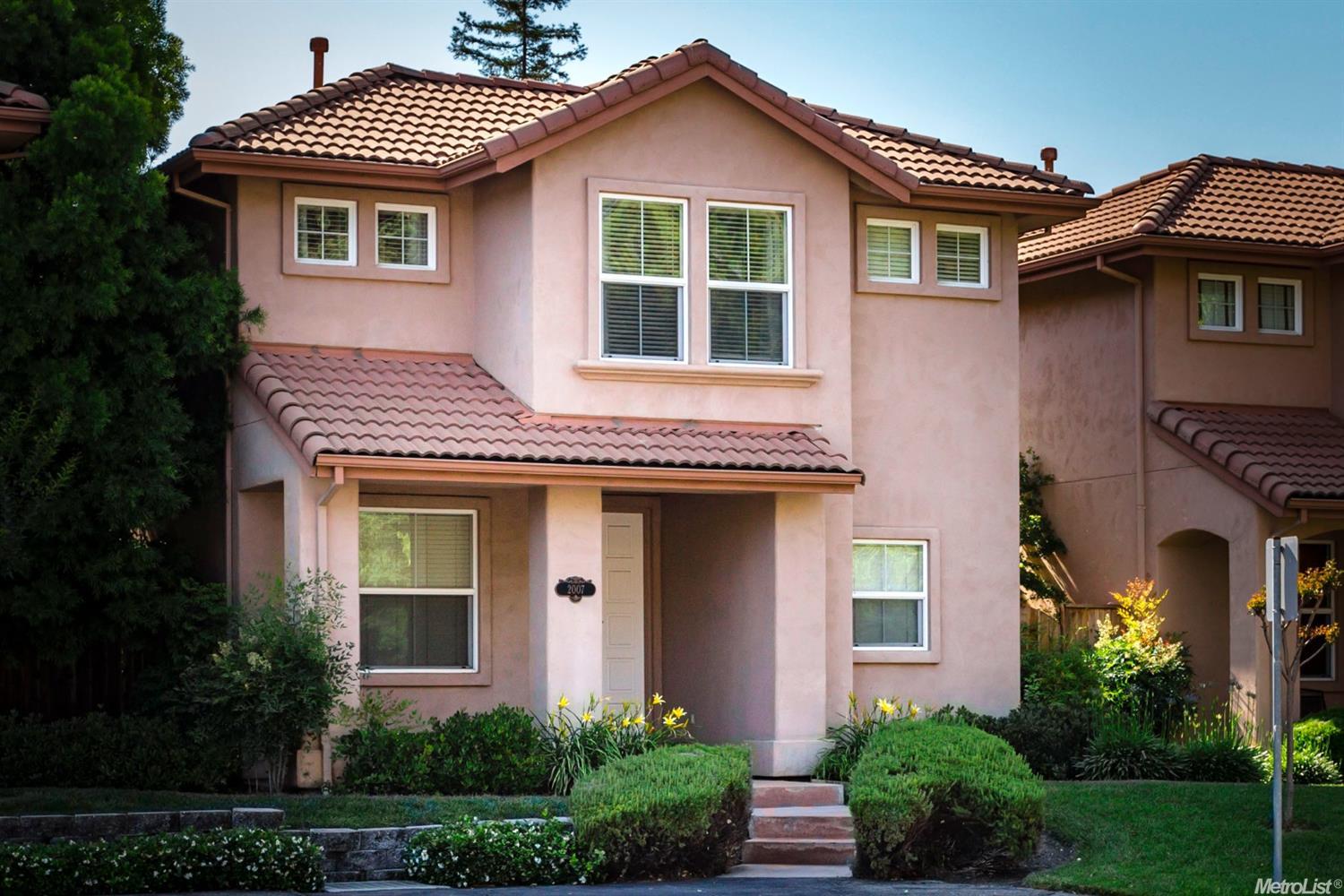 Concrete And Clay Tile Roof Costs And Pros And Cons Concrete Vs Clay