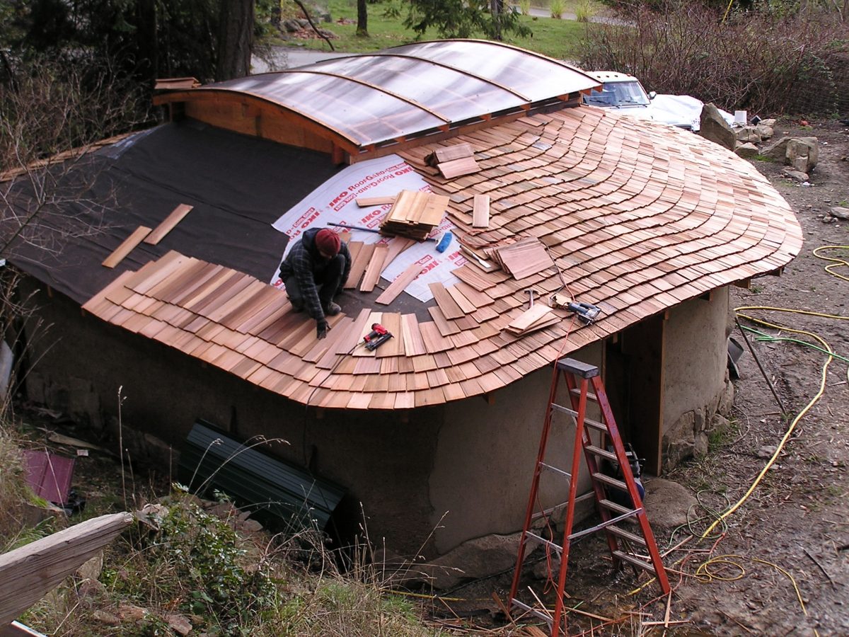 Cedar Shingles & Shakes Roofing Costs, Plus Pros & Cons in 2023